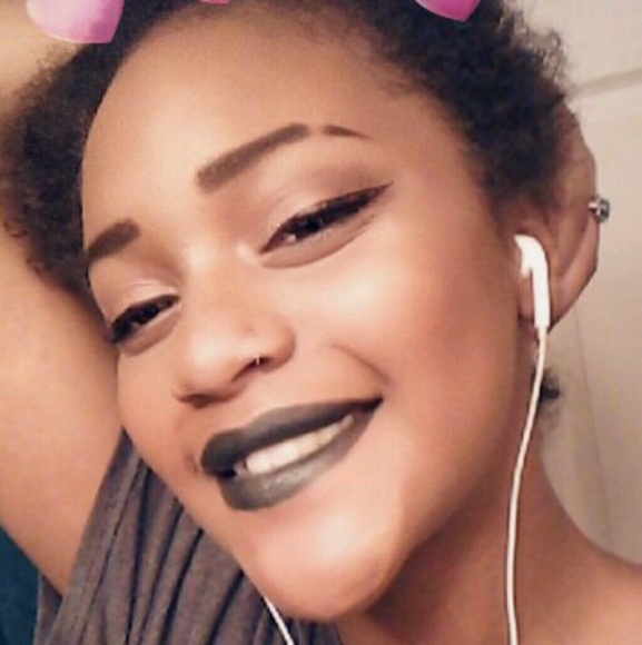 Jamaiya's Closet (@yours_truly_99) | Poshmark